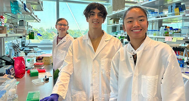 Knight Campus student team travels to Paris for international biology ...